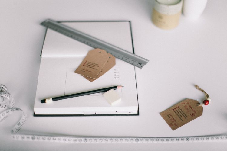 12 Everyday Objects That Are 10 Centimeters Long